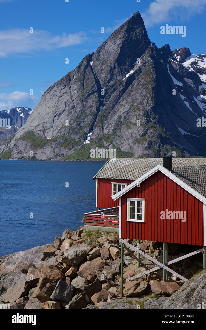 Traditional rorbu hut house on the lofoten islands hi-res stock ...