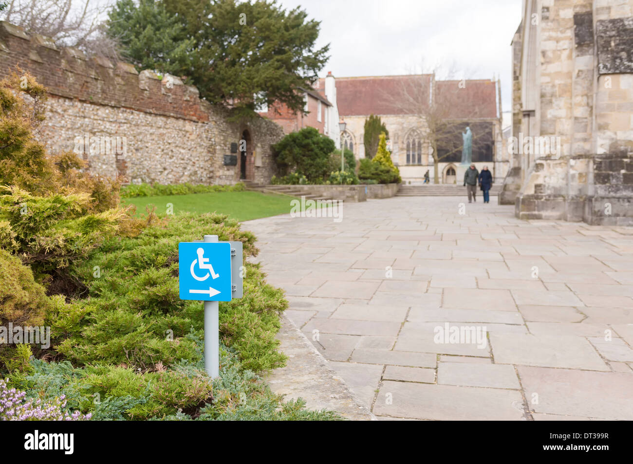 Disabled entrance sign hi-res stock photography and images - Alamy