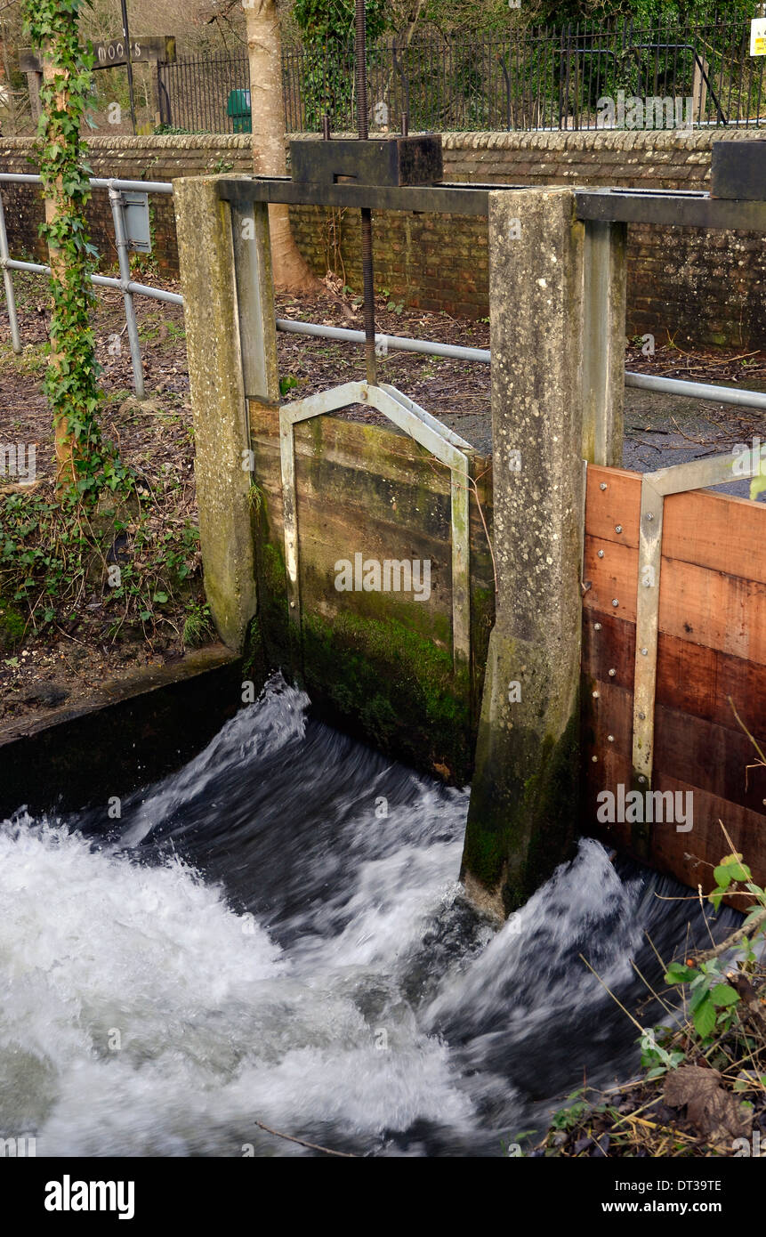 Sluice gates flood hi-res stock photography and images - Alamy