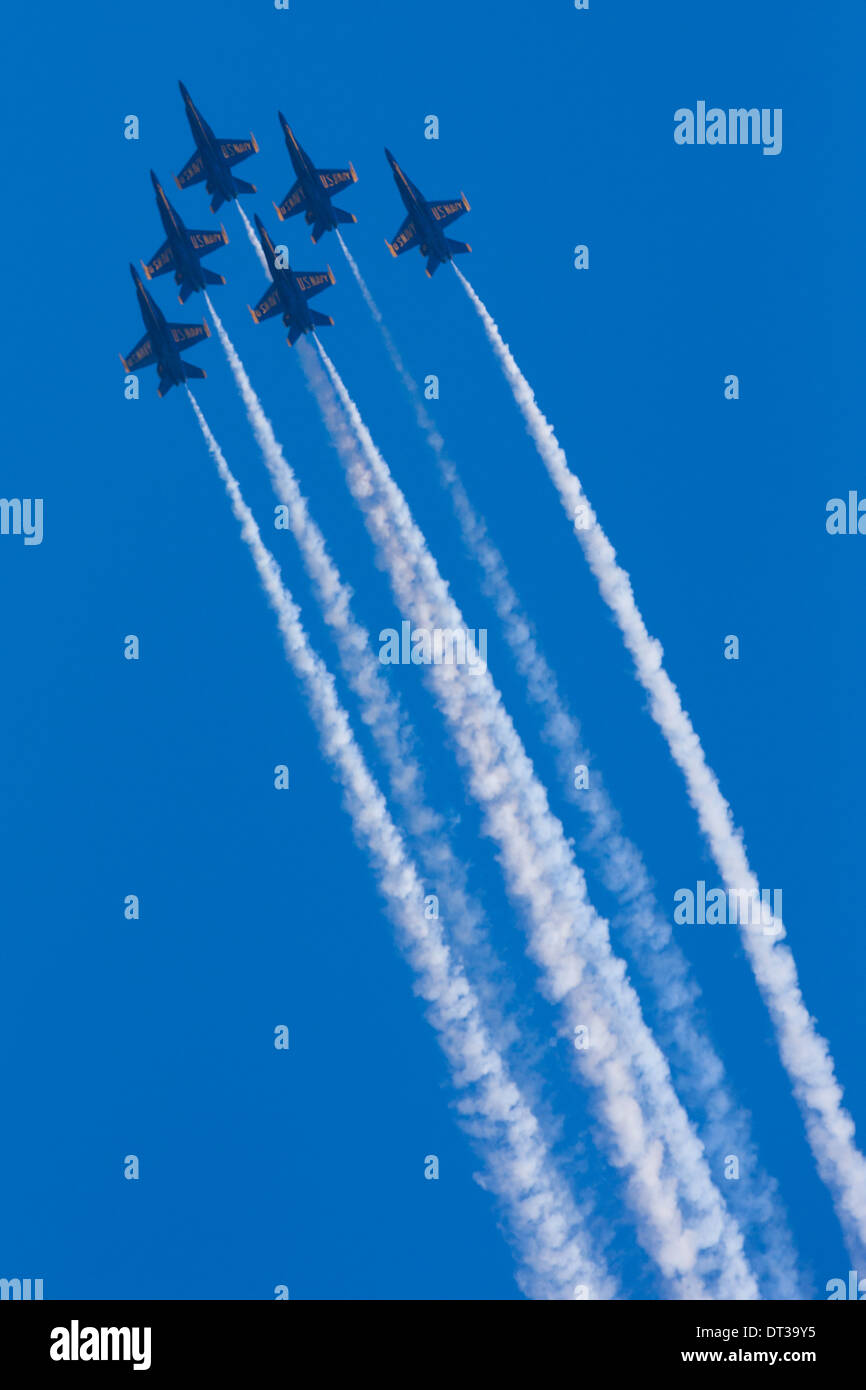 Blue angels seattle seafair hi-res stock photography and images - Alamy