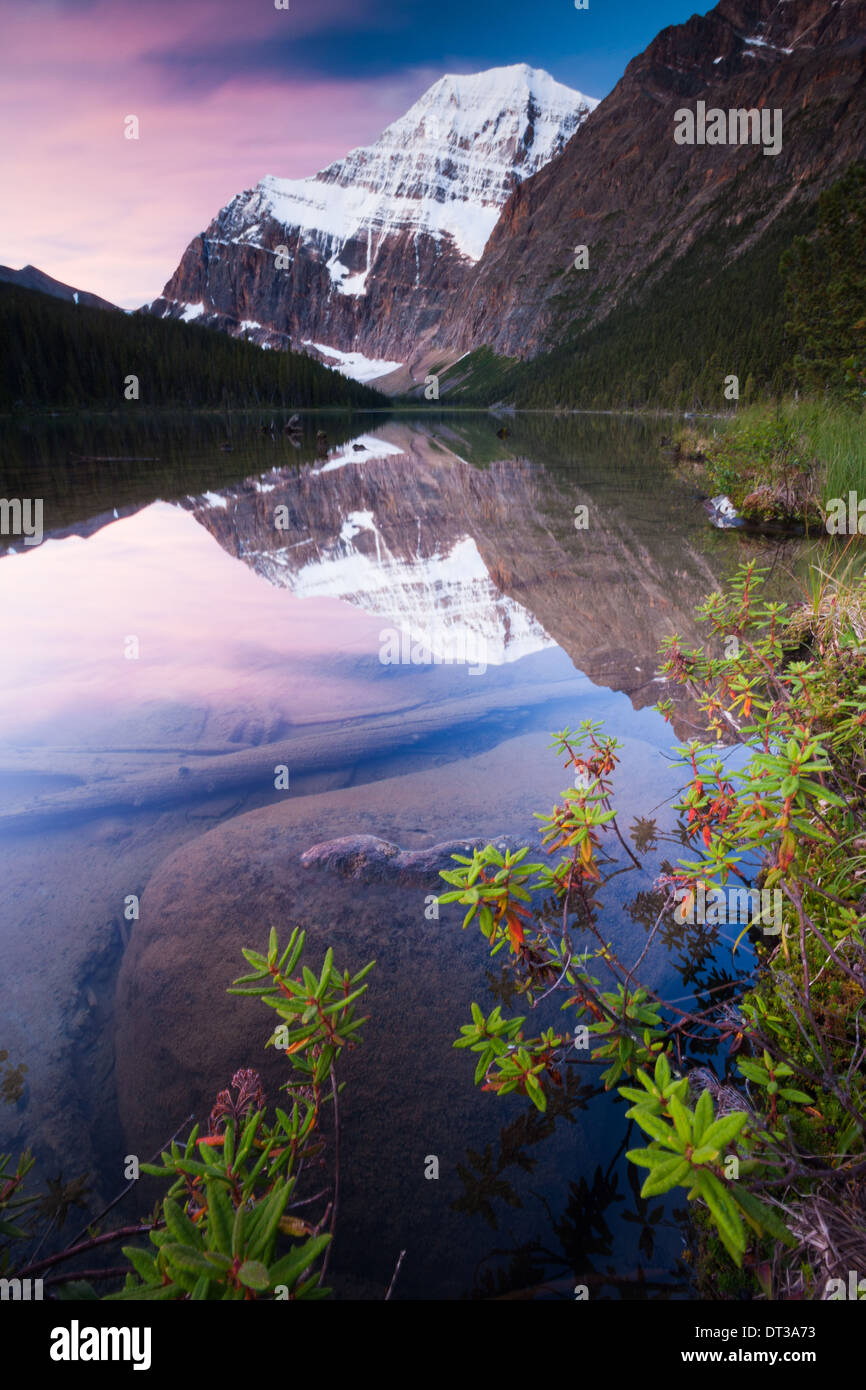 Mt edith cavell hi-res stock photography and images - Alamy