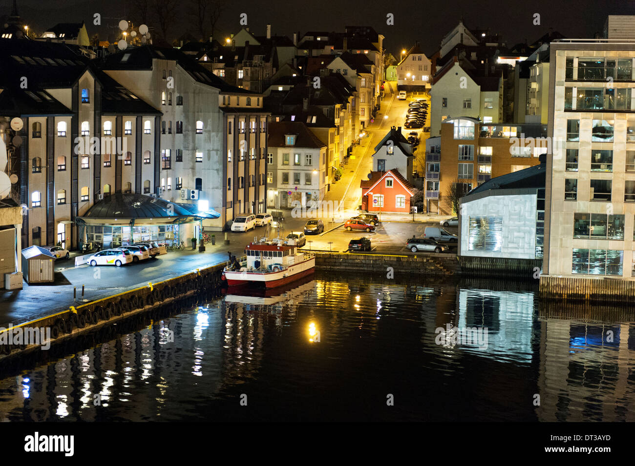 Night view in the port of Bergen, Norway Stock Photo - Alamy