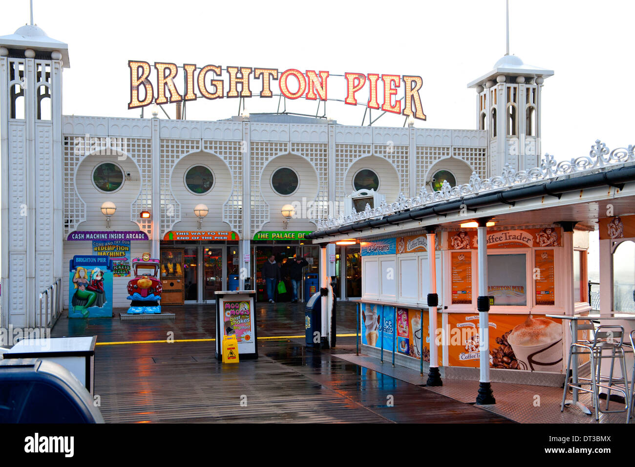 Entrance brighton pier hi-res stock photography and images - Alamy