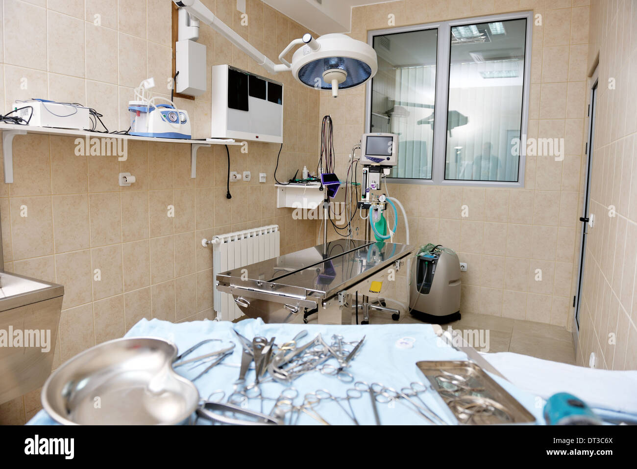 surgery room indoor Stock Photo - Alamy
