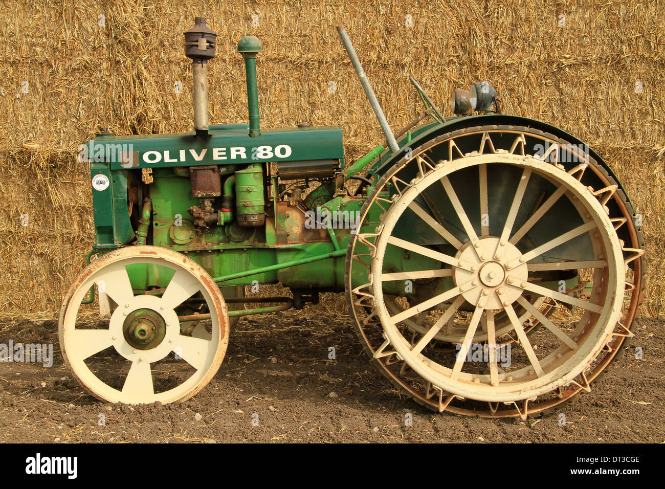 Oliver 80 traktor tractor hi-res stock photography and images - Alamy