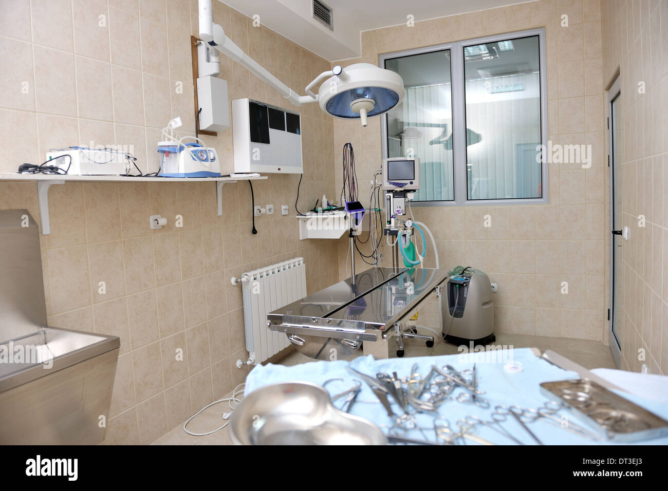 surgery room indoor Stock Photo - Alamy