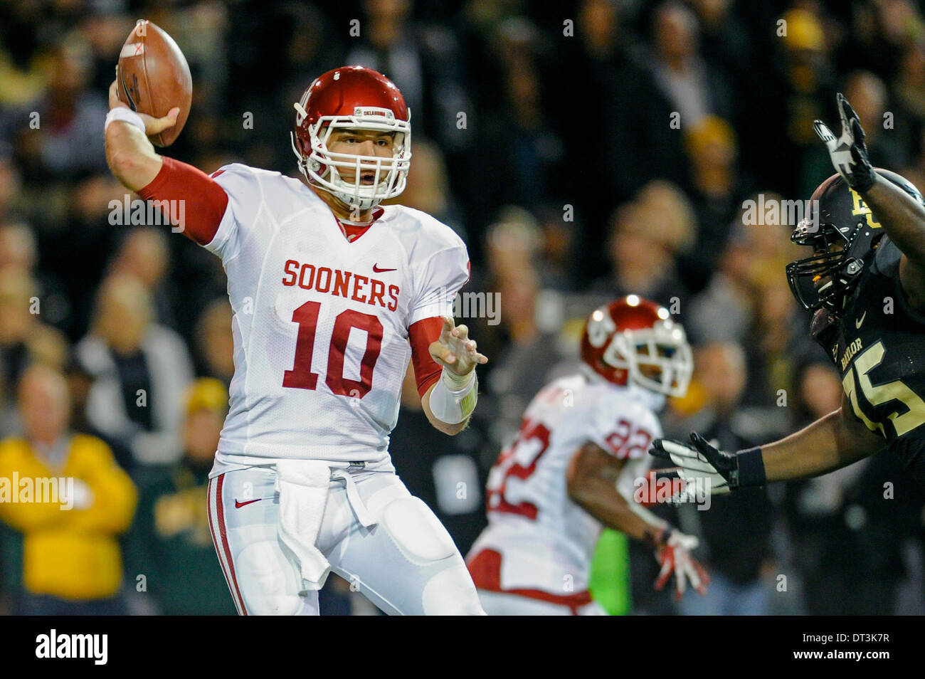 Waco, TX, USA. 7th Nov, 2013. Oklahoma Sooners quarterback Blake Bell ...