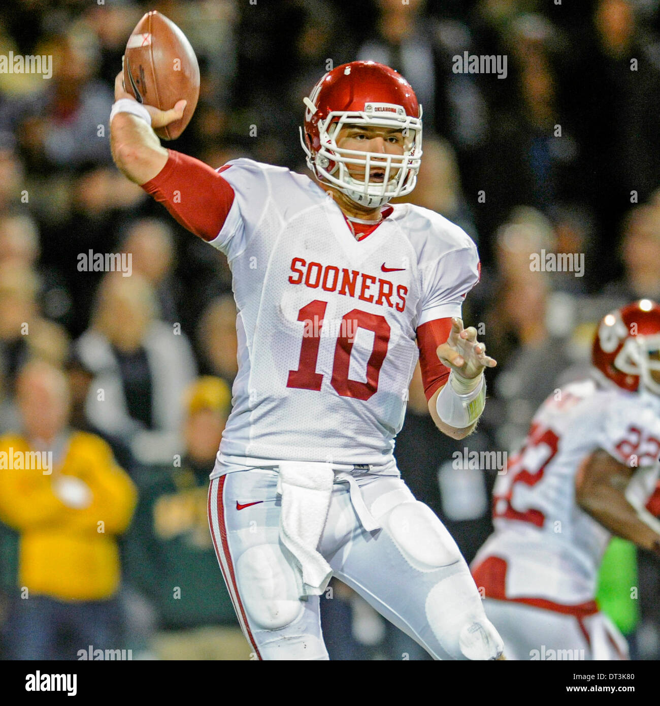 Waco, TX, USA. 7th Nov, 2013. Oklahoma Sooners quarterback Blake Bell ...