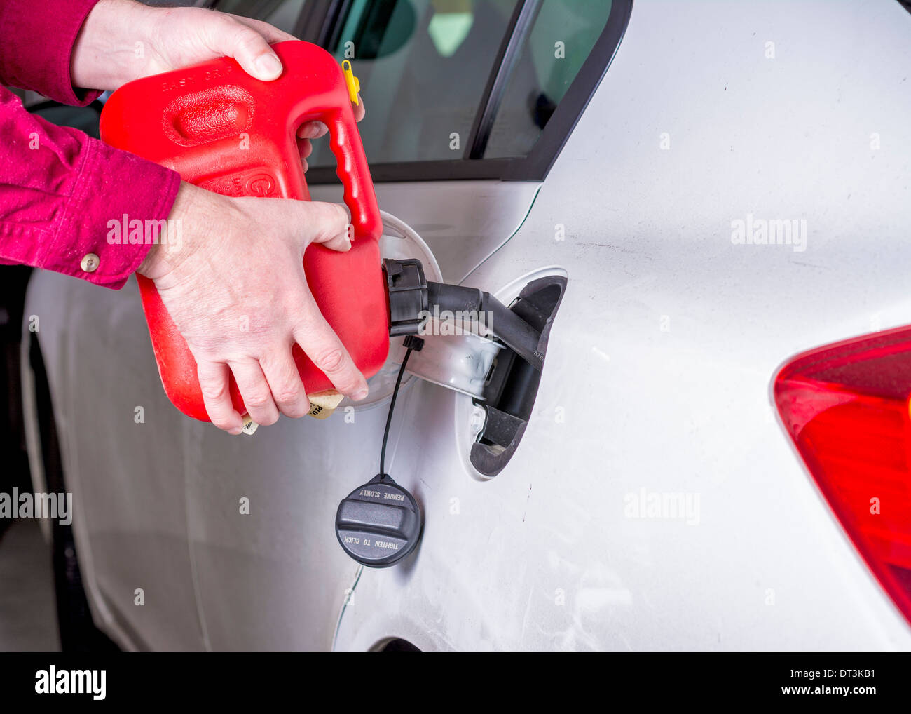 Maintenance automobile hi-res stock photography and images - Alamy