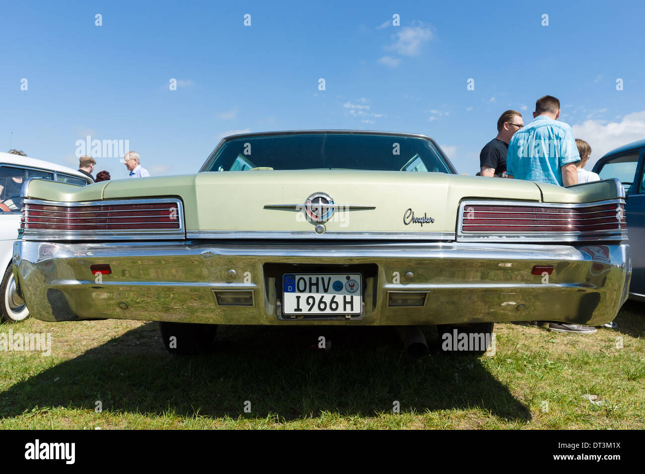 Full-size car Chrysler 300 4-door Hardtop, (Chrysler 300 Non-Letter ...