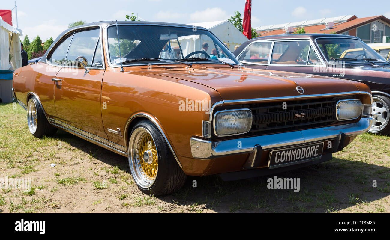 Holden commodore hi-res stock photography and images - Alamy