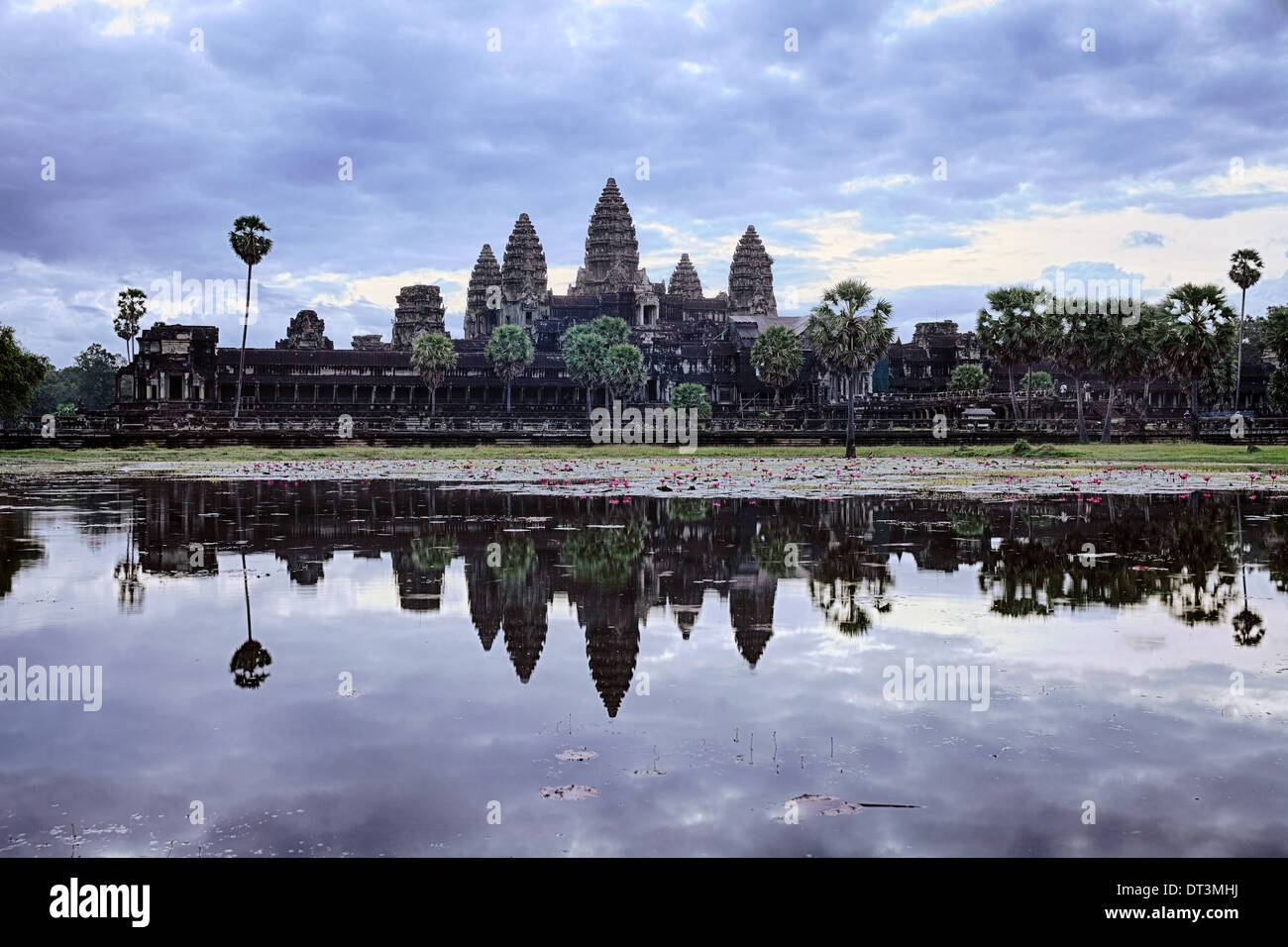 Angkor wat sunrise hi-res stock photography and images - Alamy