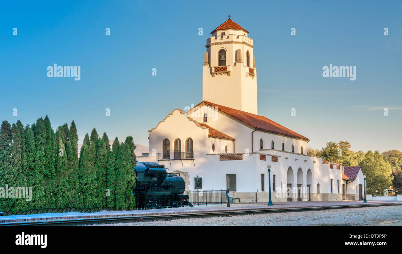Boise Idaho Train depot at sunset Stock Photo - Alamy
