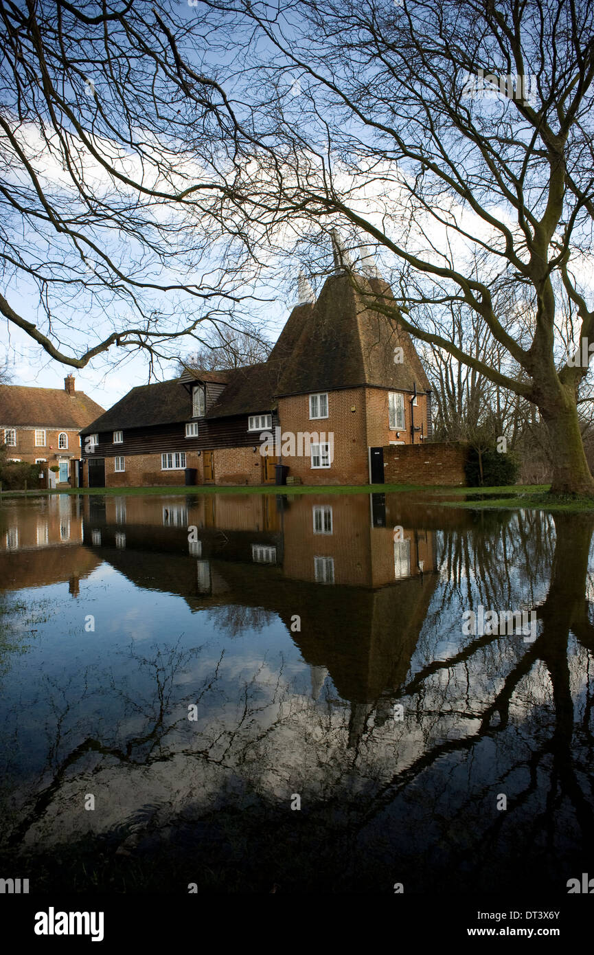 River Nailbourne High Resolution Stock Photography and Images - Alamy