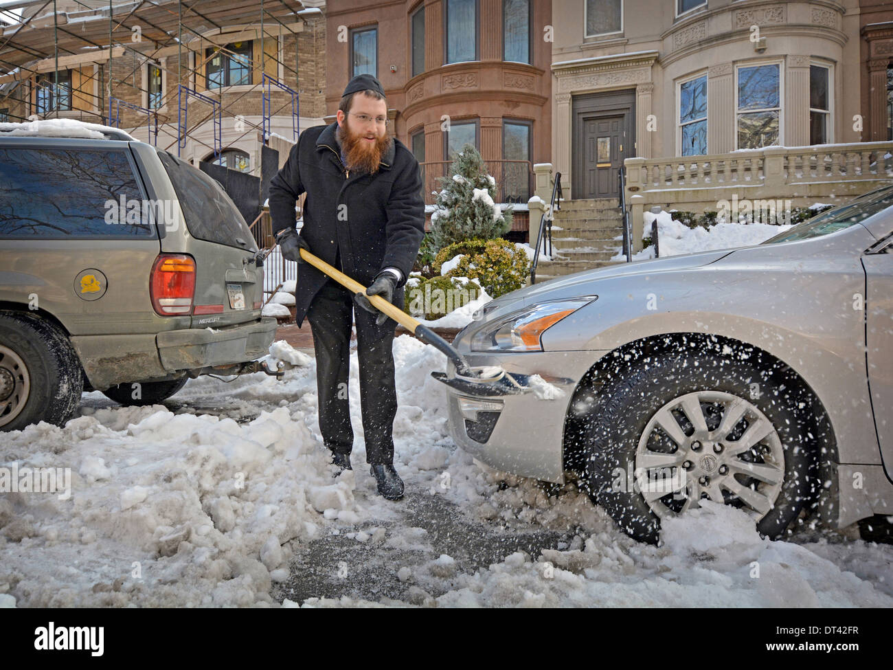 Shoveling ice hi-res stock photography and images - Alamy