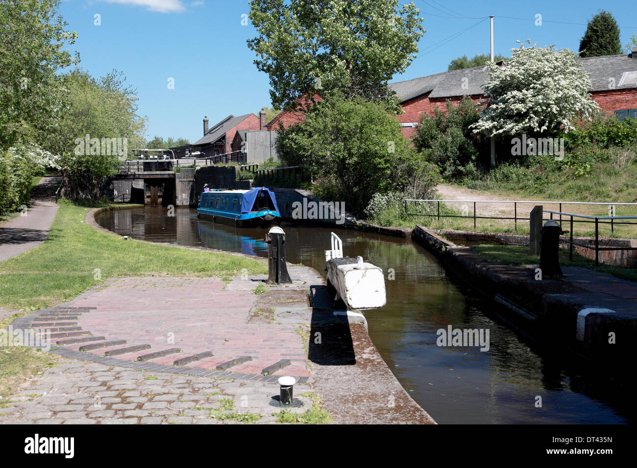 A narrowboat approaching lock 39 of the Stoke flight of locks on the ...