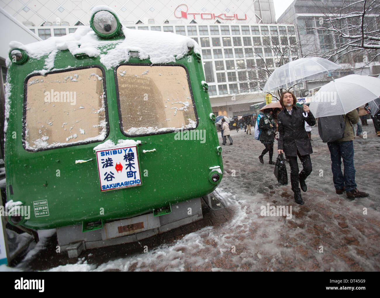 Tokyo, Japan. 8th Feb, 2014. A Japanese man walks under snowfall in ...