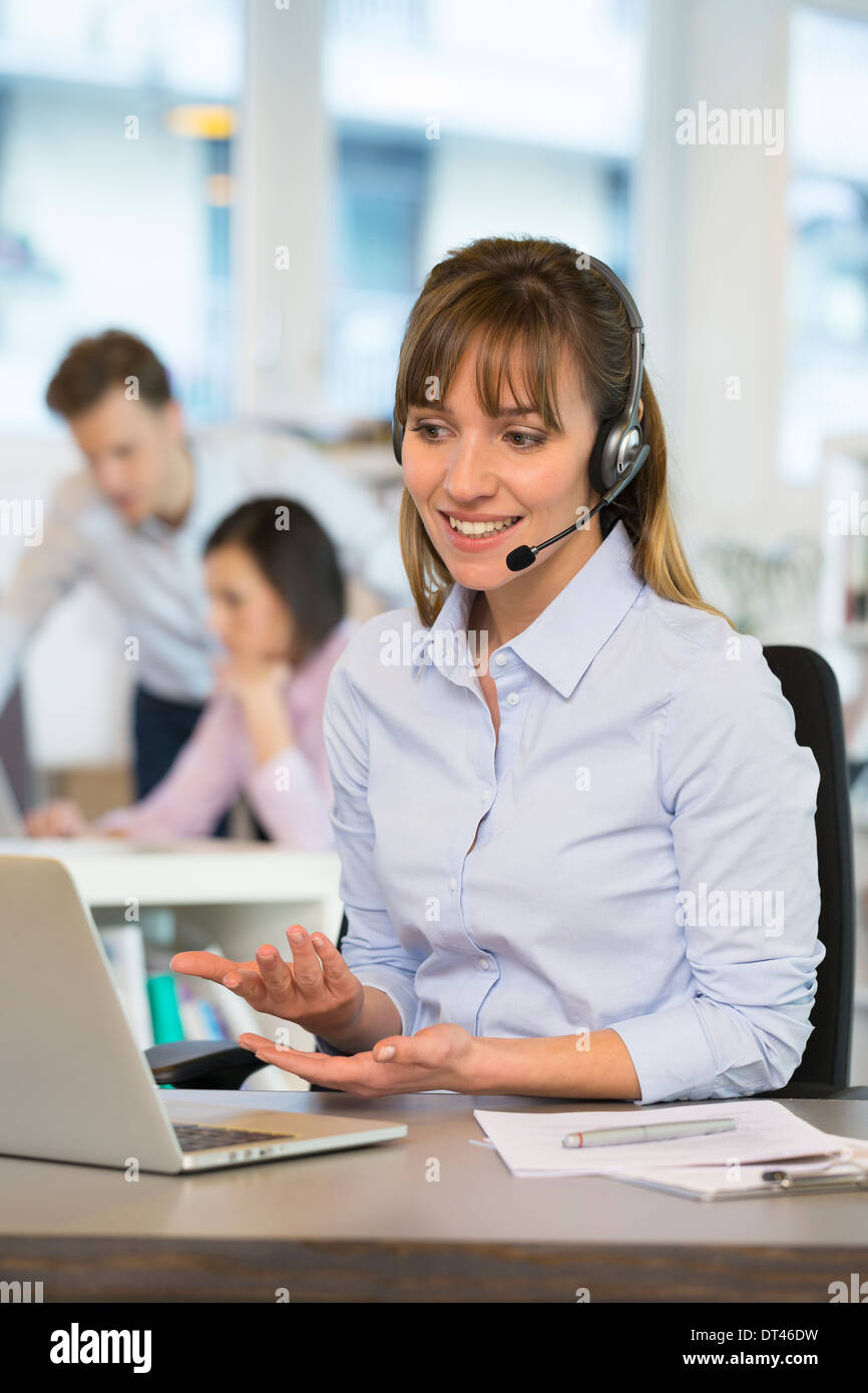 Conversation business woman hi-res stock photography and images - Alamy