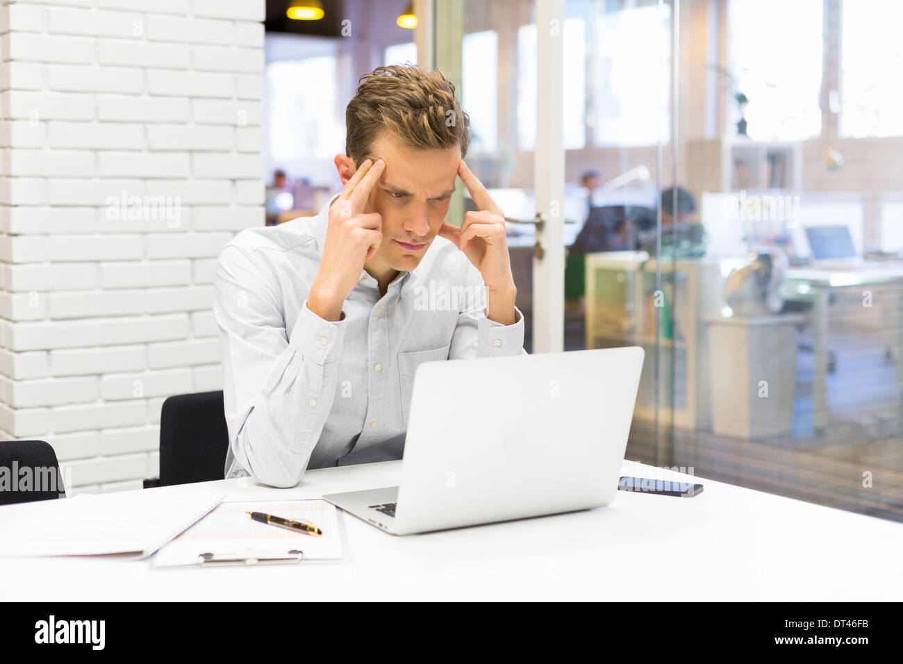 Male business hi-res stock photography and images - Alamy