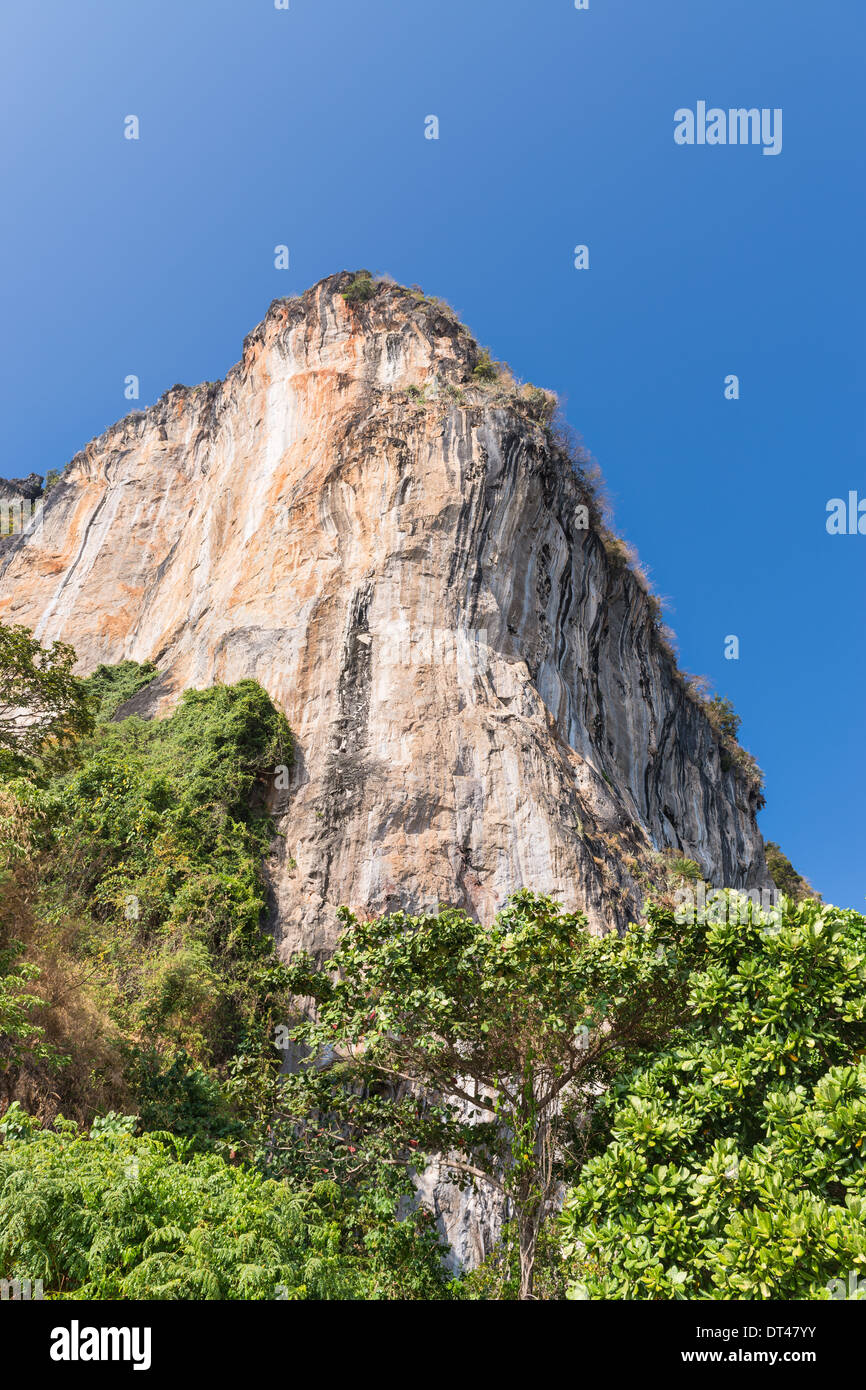 Steep hill beach hi-res stock photography and images - Alamy