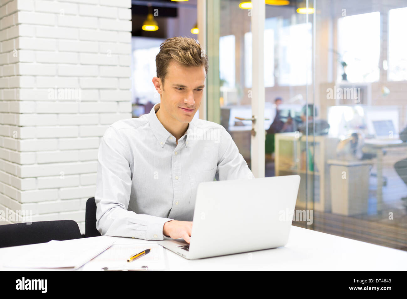 Male business hi-res stock photography and images - Alamy