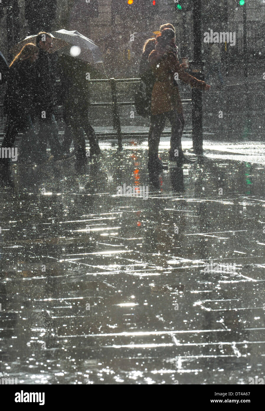 Trafalgar Square, London, UK. 8th February 2014. A sudden squall hits ...