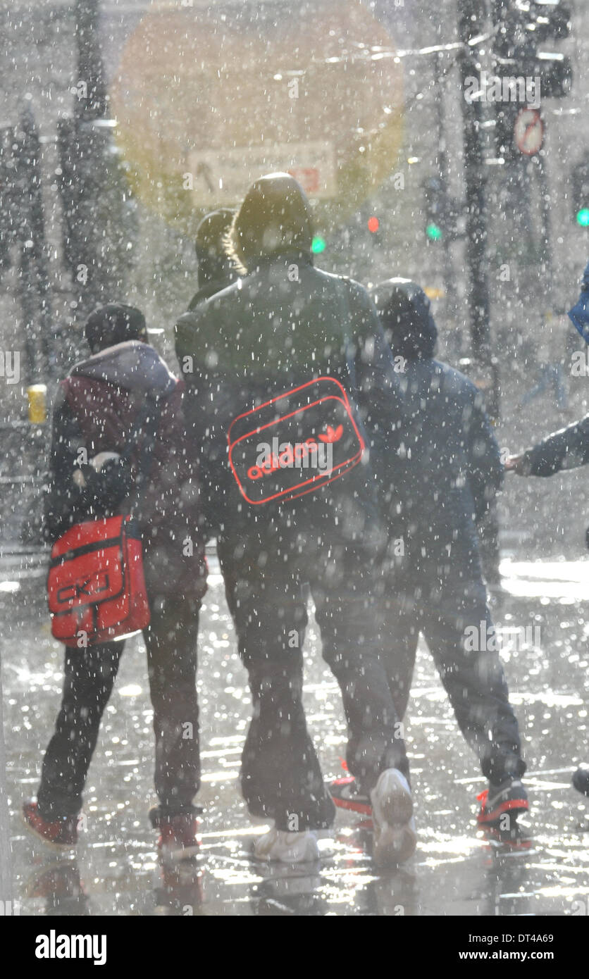 Trafalgar Square, London, UK. 8th February 2014. A sudden squall hits central London, sending ...