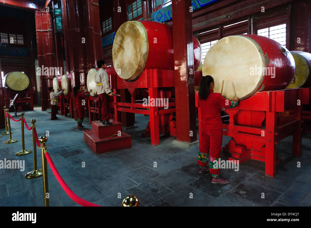 Performance at the Drum Tower (Gulou) in Beijnig, China Stock Photo - Alamy