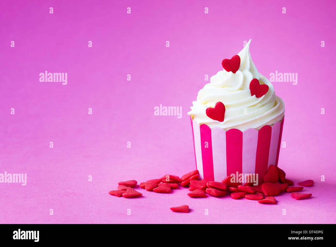 Cupcake heart horizontal hi-res stock photography and images - Alamy