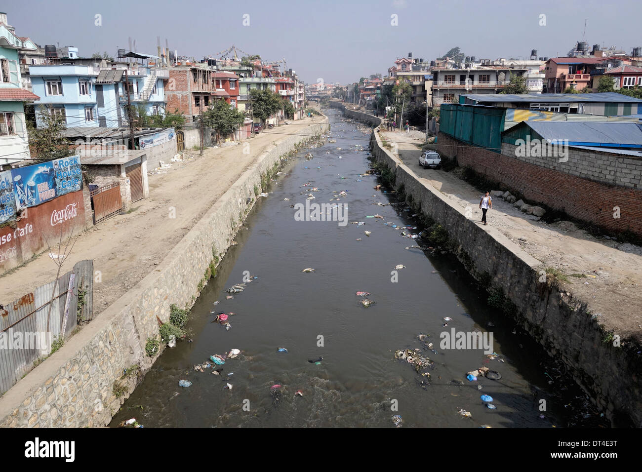 Rubbish trash garbage river hi-res stock photography and images - Alamy