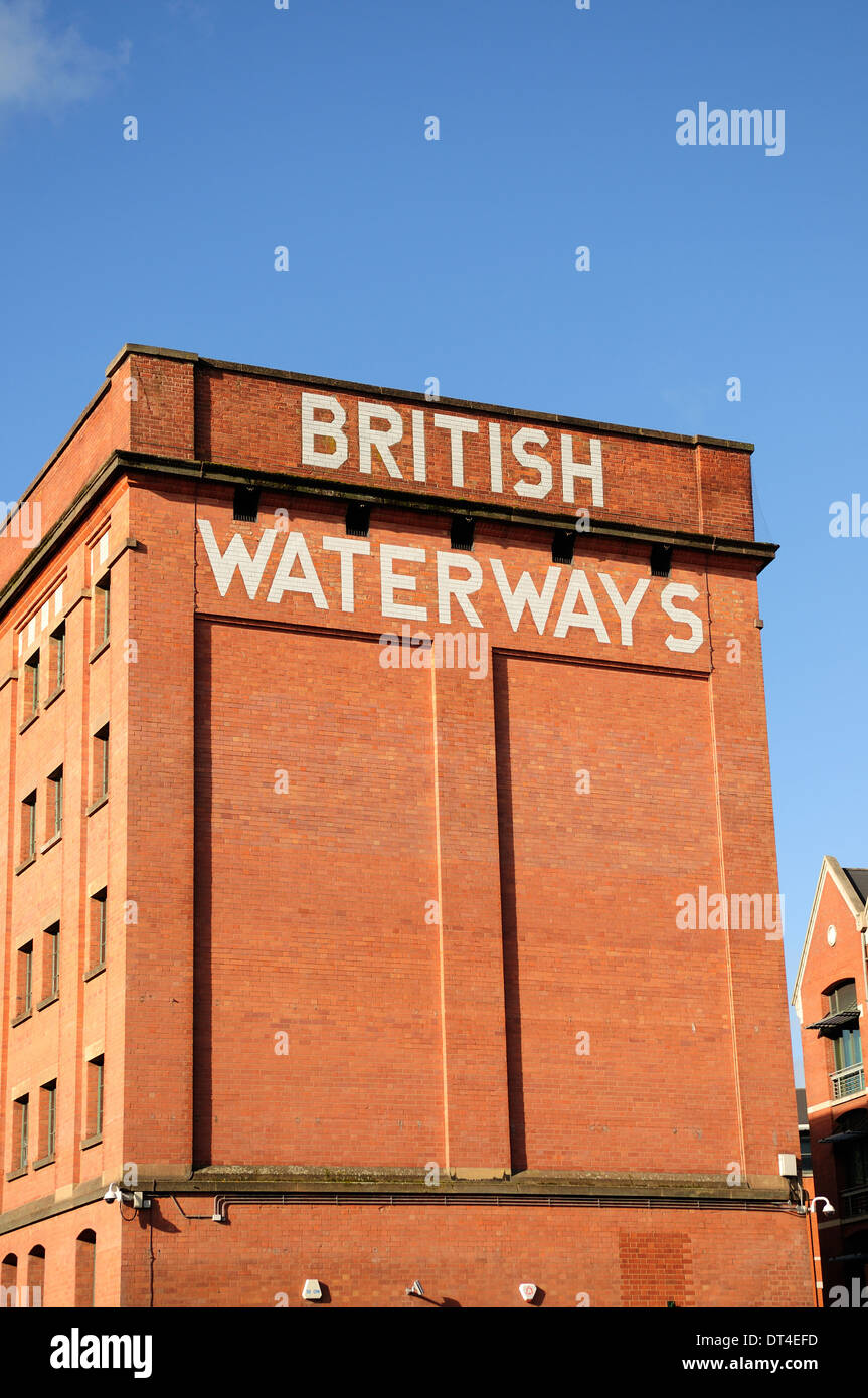 British waterways brick building hi-res stock photography and images ...