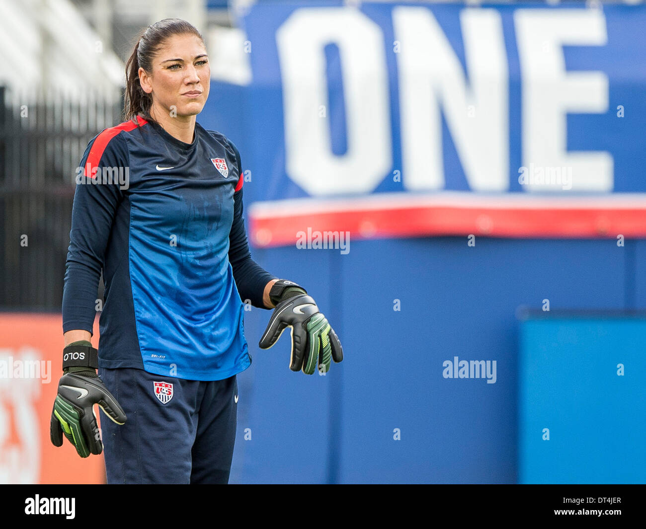 Usa goalkeeper hope solo team hi-res stock photography and images - Alamy