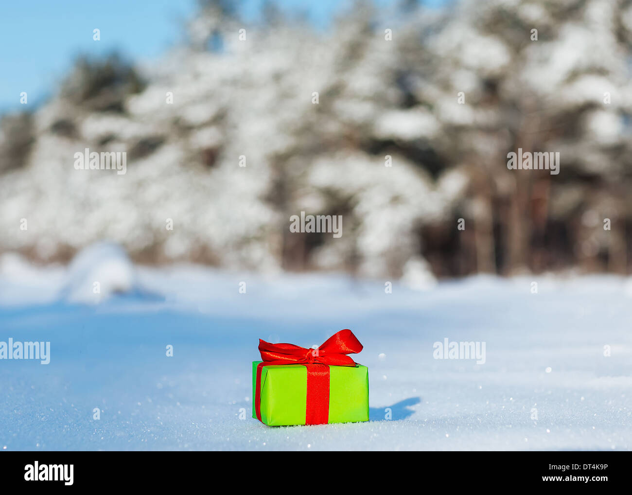 Gift in snow Stock Photo - Alamy