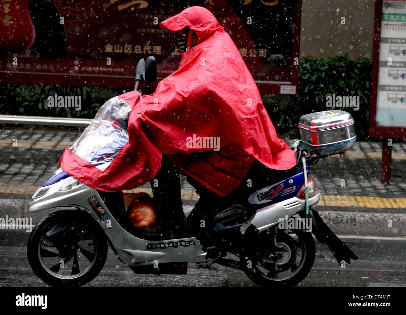 Snowfall in shanghai hi-res stock photography and images - Alamy
