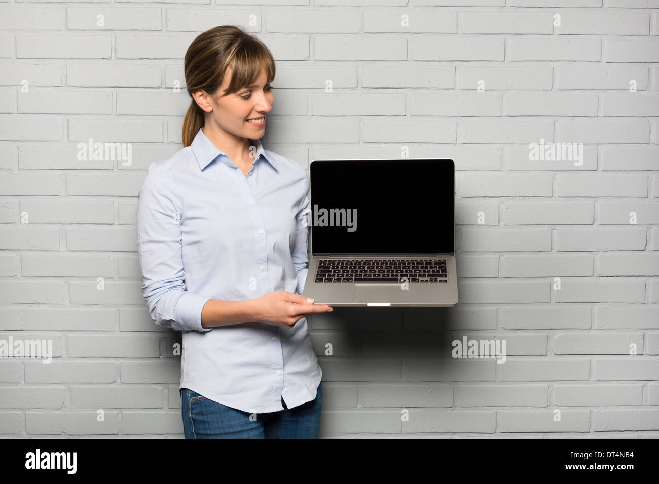 Female computer scientist hi-res stock photography and images - Alamy