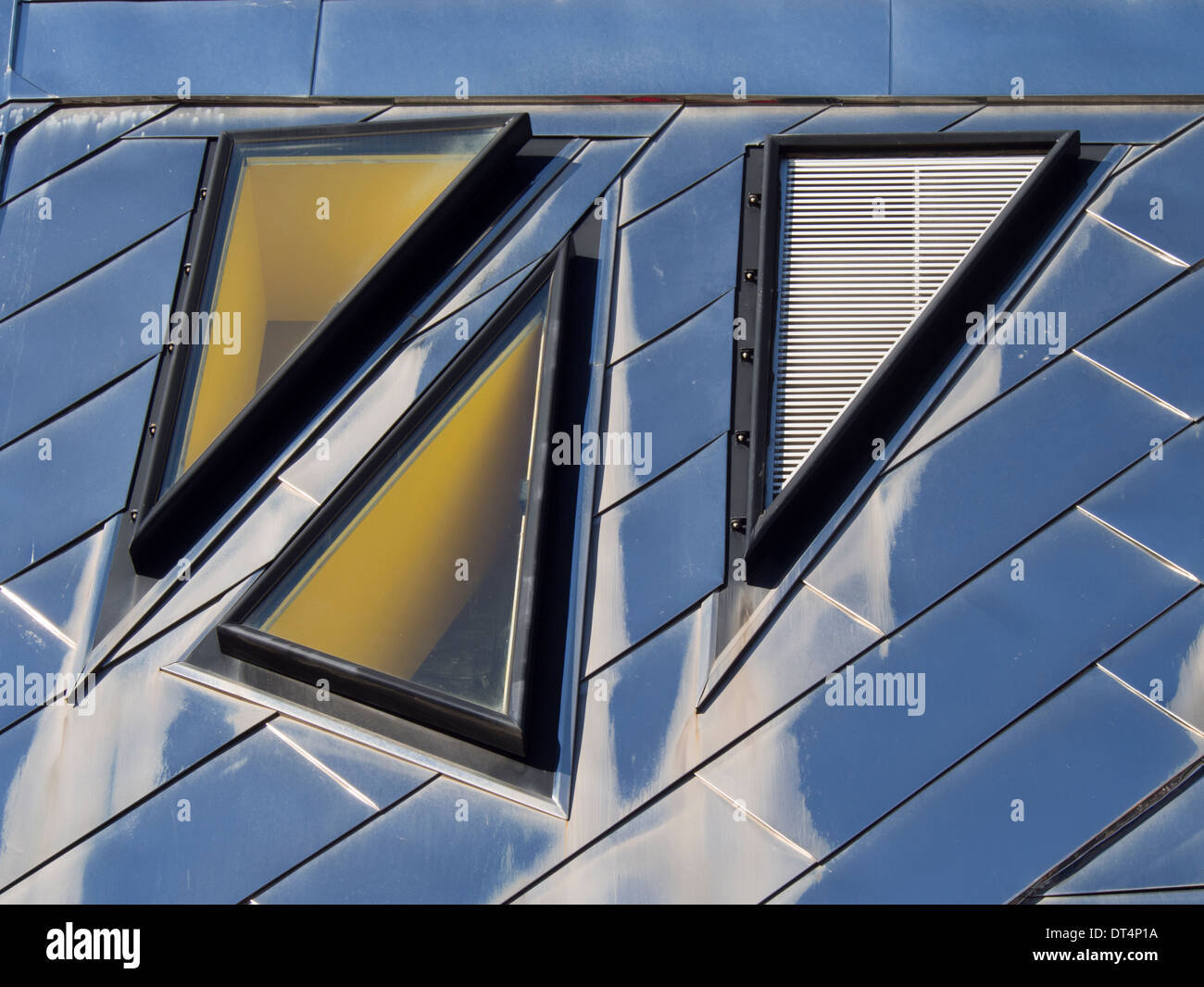 Metal cladding detail hi-res stock photography and images - Alamy