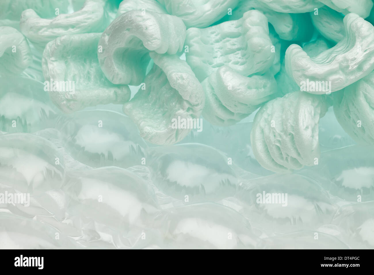 Polystyrene and bubble wrap Stock Photo - Alamy