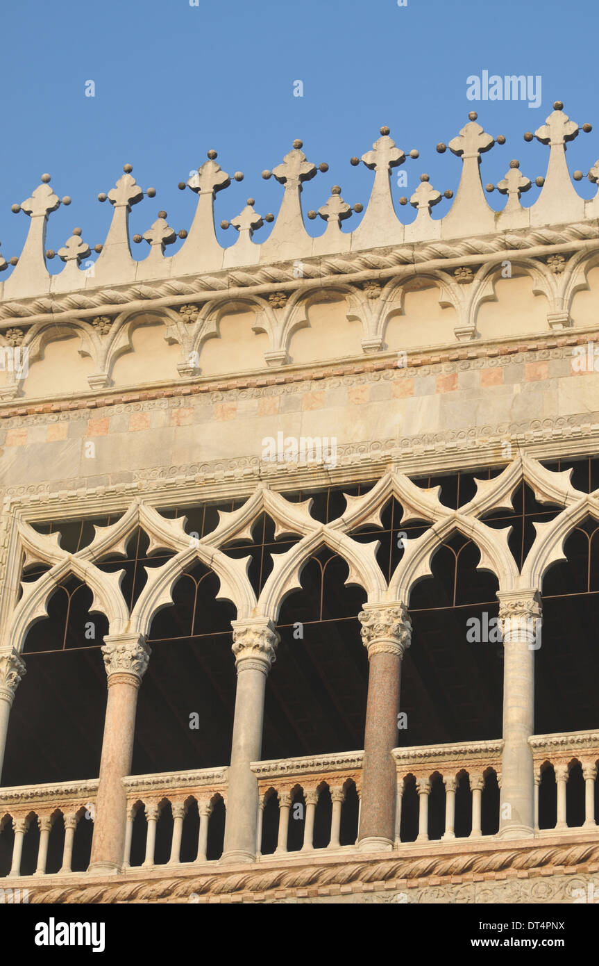 Venetian gothic windows hi-res stock photography and images - Alamy