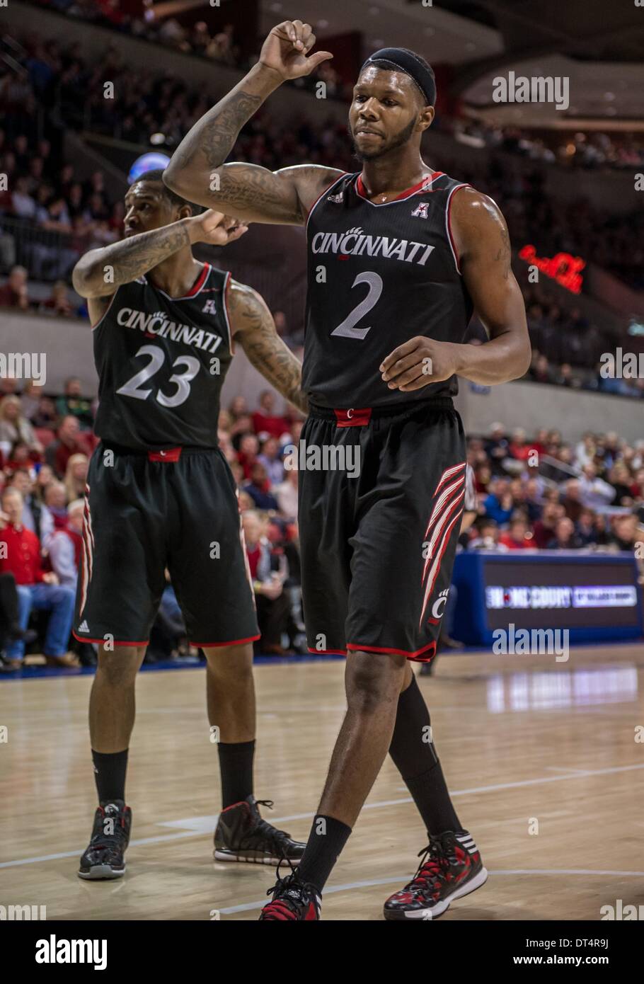 Cincinnati bearcats mens basketball hi-res stock photography and images ...