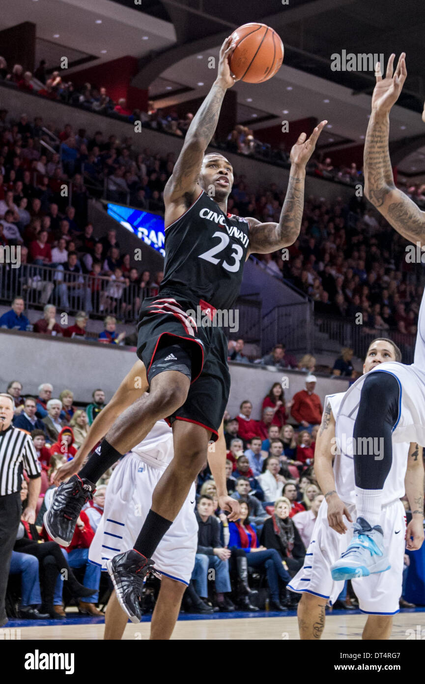 Cincinnati bearcats mens basketball hi-res stock photography and images ...
