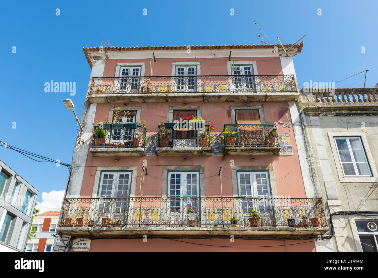 Typical portuguese house in Lisbon, Portugal Stock Photo - Alamy