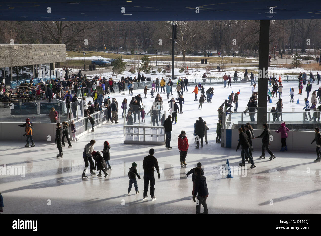Ice skaters enjoy a day at the skating rink in Prospect Park, Brooklyn ...