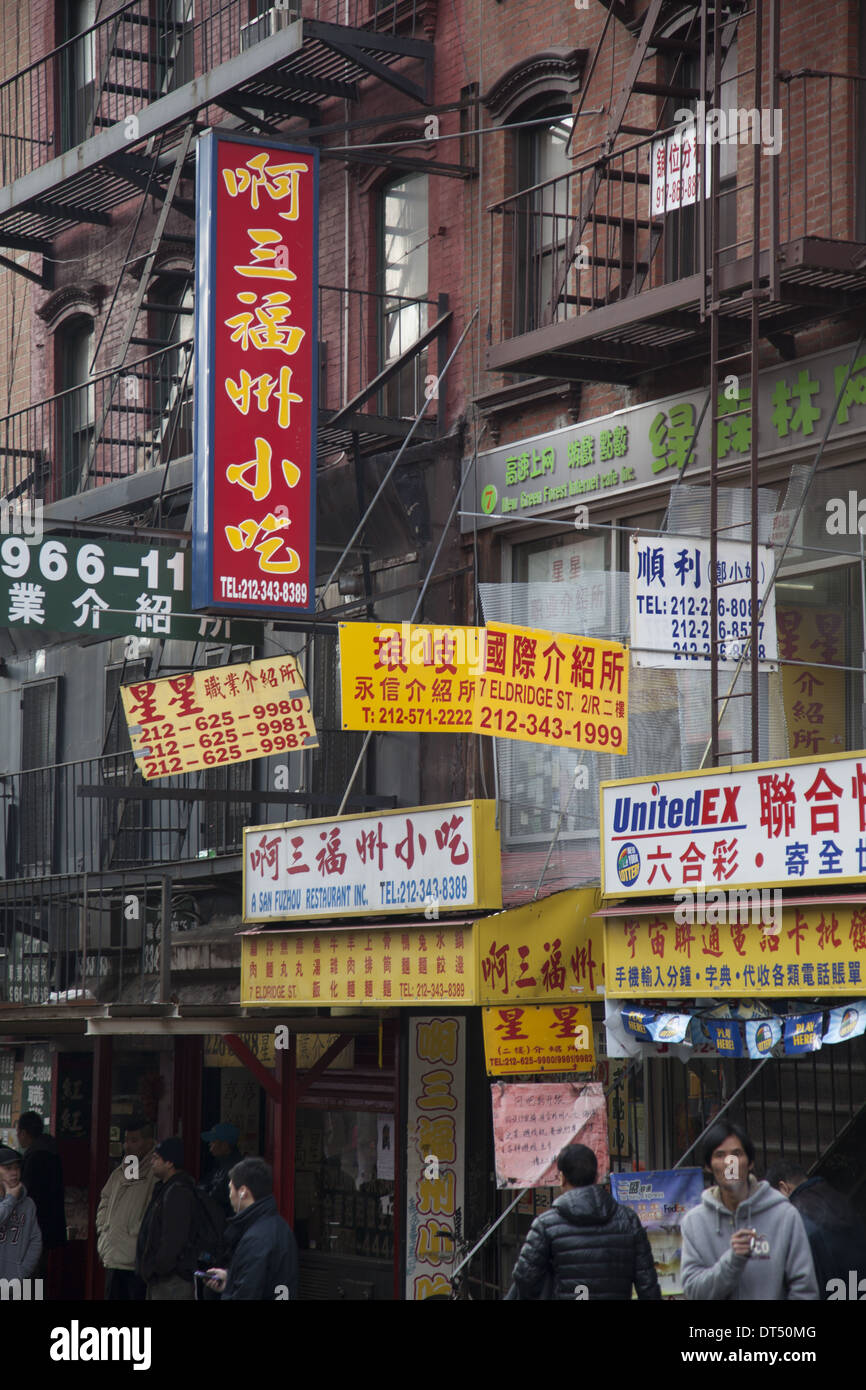 East Broadway, Chinatown neighborhood, Manhattan, NYC Stock Photo - Alamy