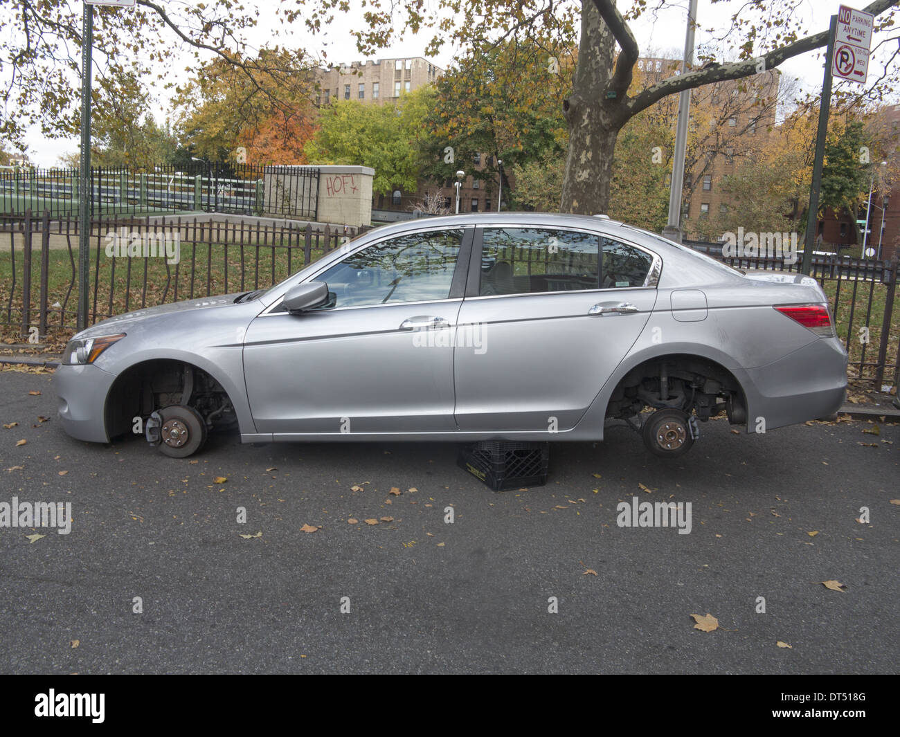 Car stolen wheels hi-res stock photography and images - Alamy