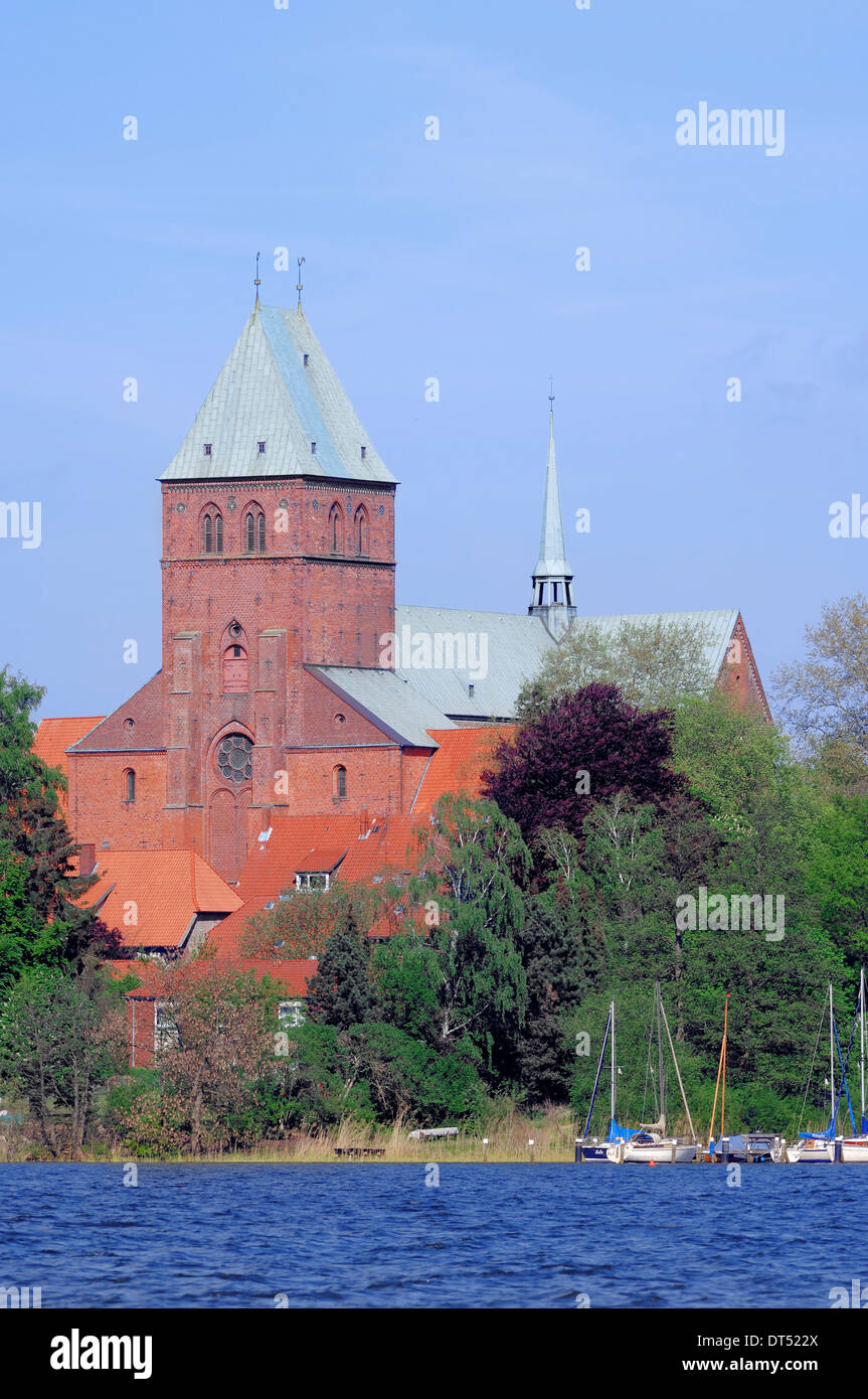 Ratzeburger dom und ratzeburger see hi-res stock photography and images ...