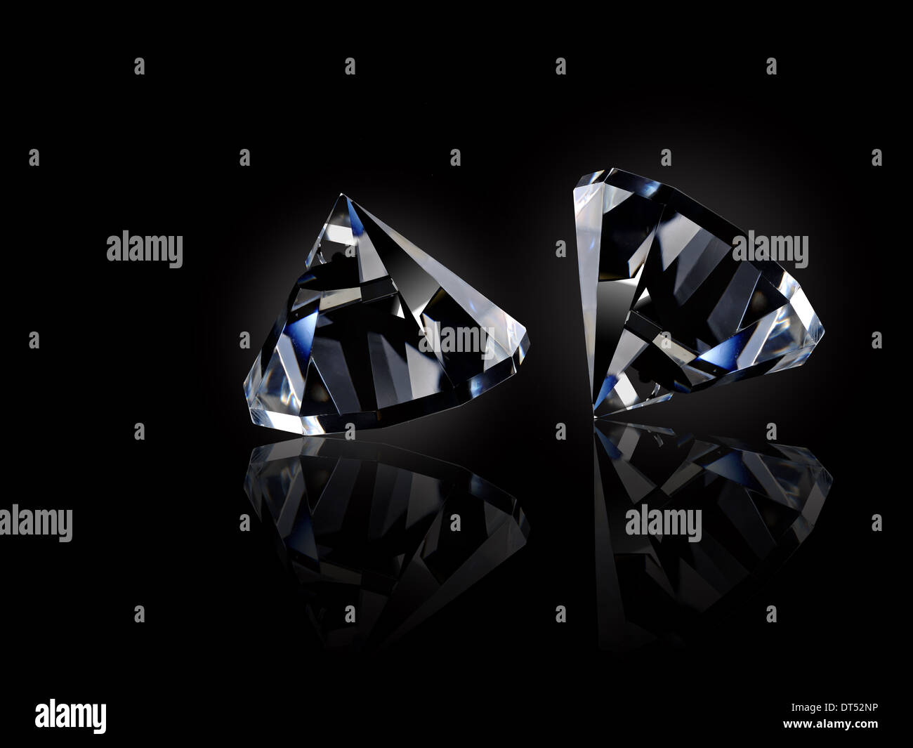Diamonds on black hi-res stock photography and images - Alamy