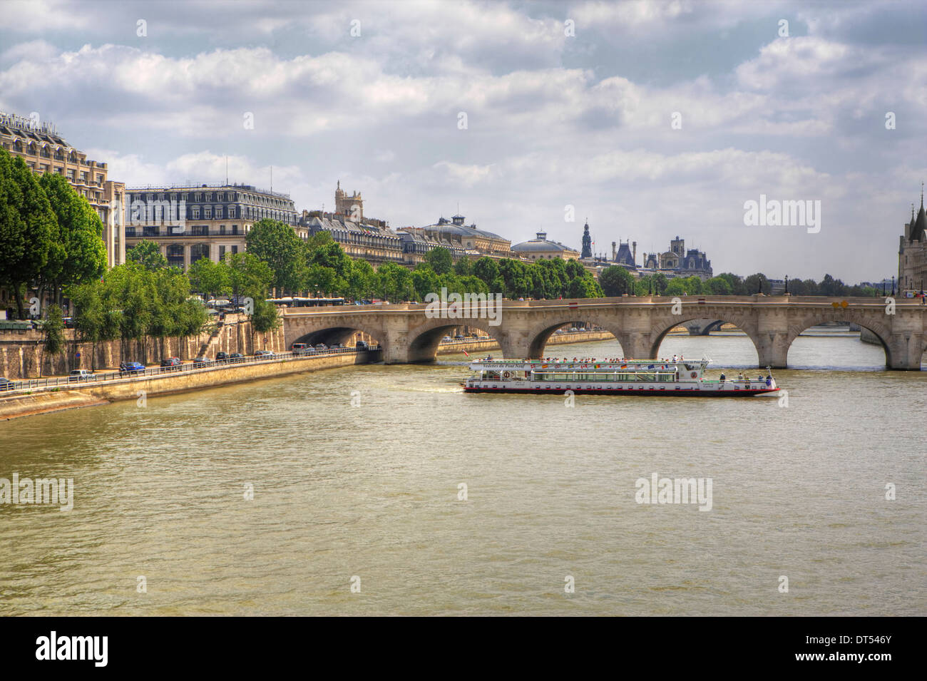France paris the seine river and its bridges hi-res stock photography ...