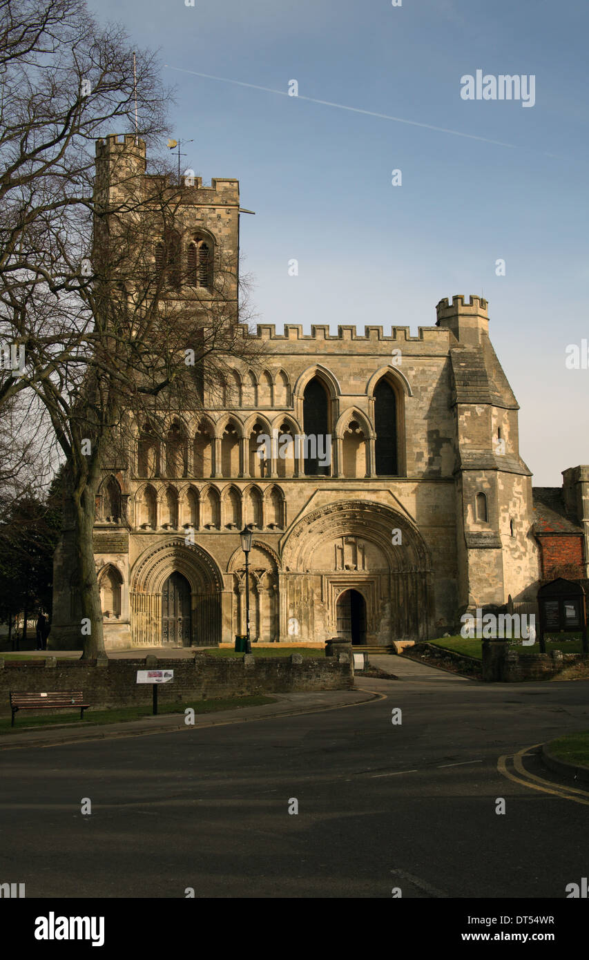 West Front of Dunstable Priory Church of St Peter Stock Photo - Alamy