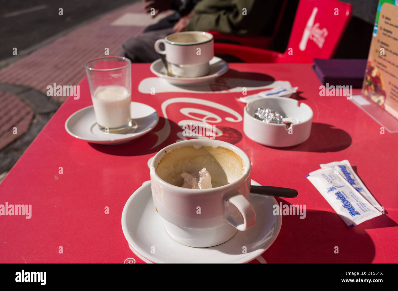 Outside cafe cafes table tables hi-res stock photography and images - Alamy