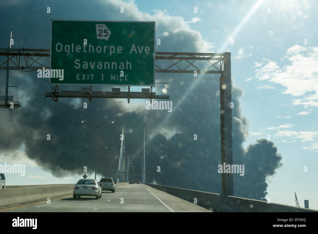 Savannah, Georgia, USA. 8th Fen, 2014. A warehouse fire at the Port of ...
